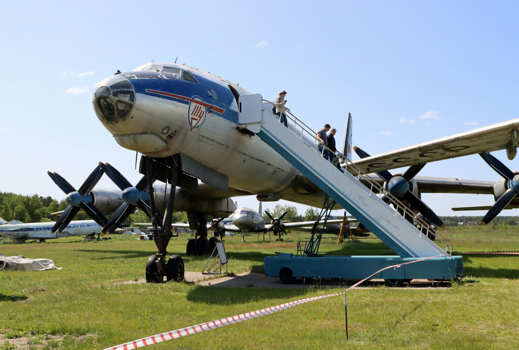 Teknoloji anıtı Пассажирский самолëт Ту-114, Moskova ve Moskovskaya oblastı, foto