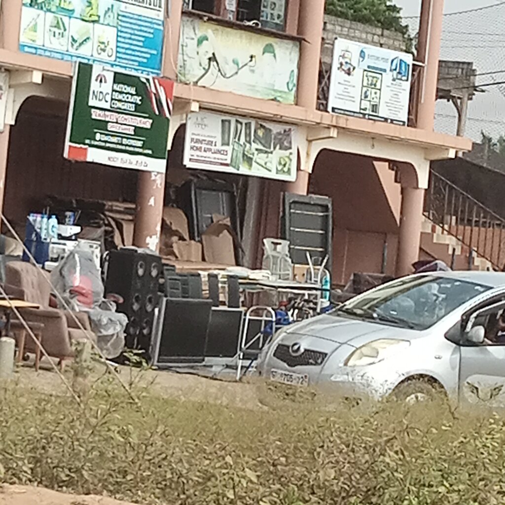 Mobilya mağazaları Maame sika blessed company, Dünya, foto