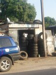 Vulca top (Brazzaville, Commune de Poto-Poto, Rue Mbochi), jant ve lastikçiler  Brazzaville'den