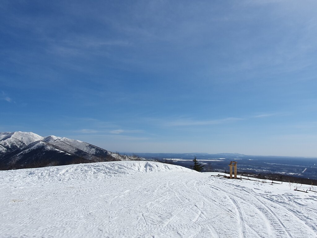 Dağ zirvesi Гора Майорская 1014 метров, Sahalin Bölgesi, foto