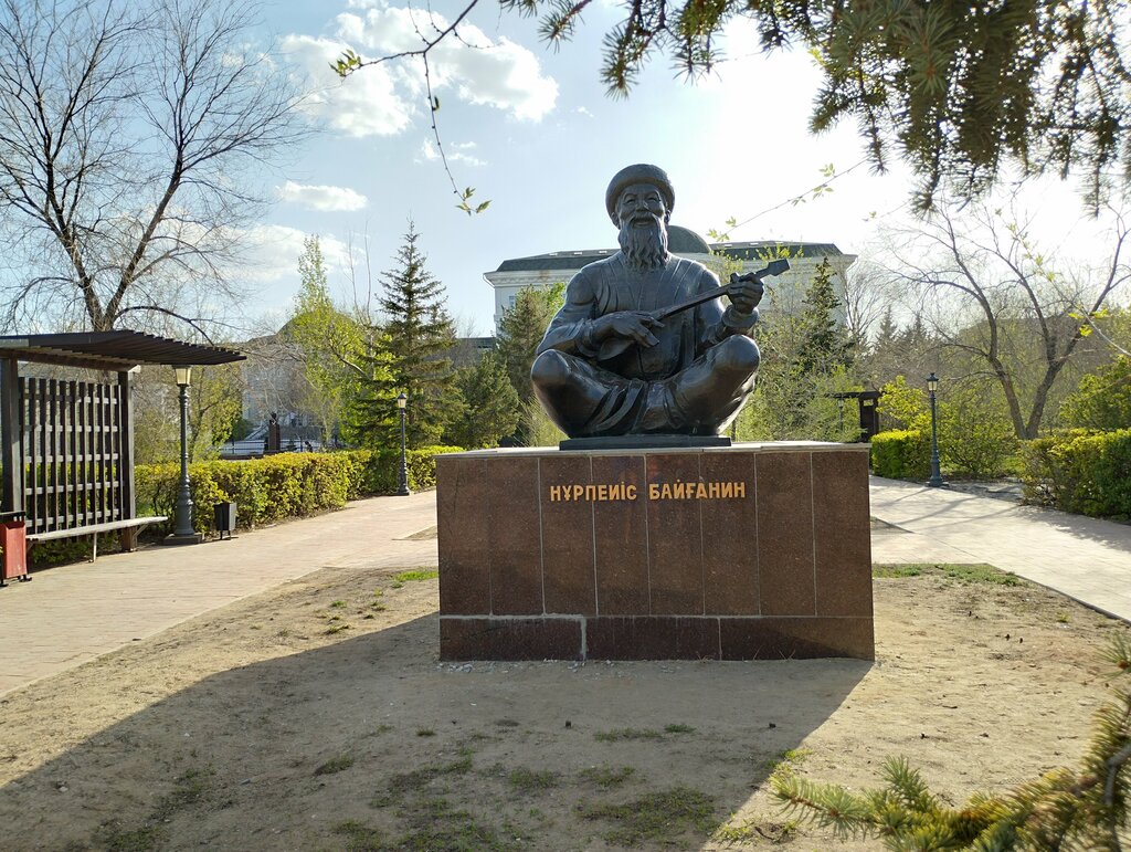 Anıt, heykel Bajganin, Aktöbe, foto