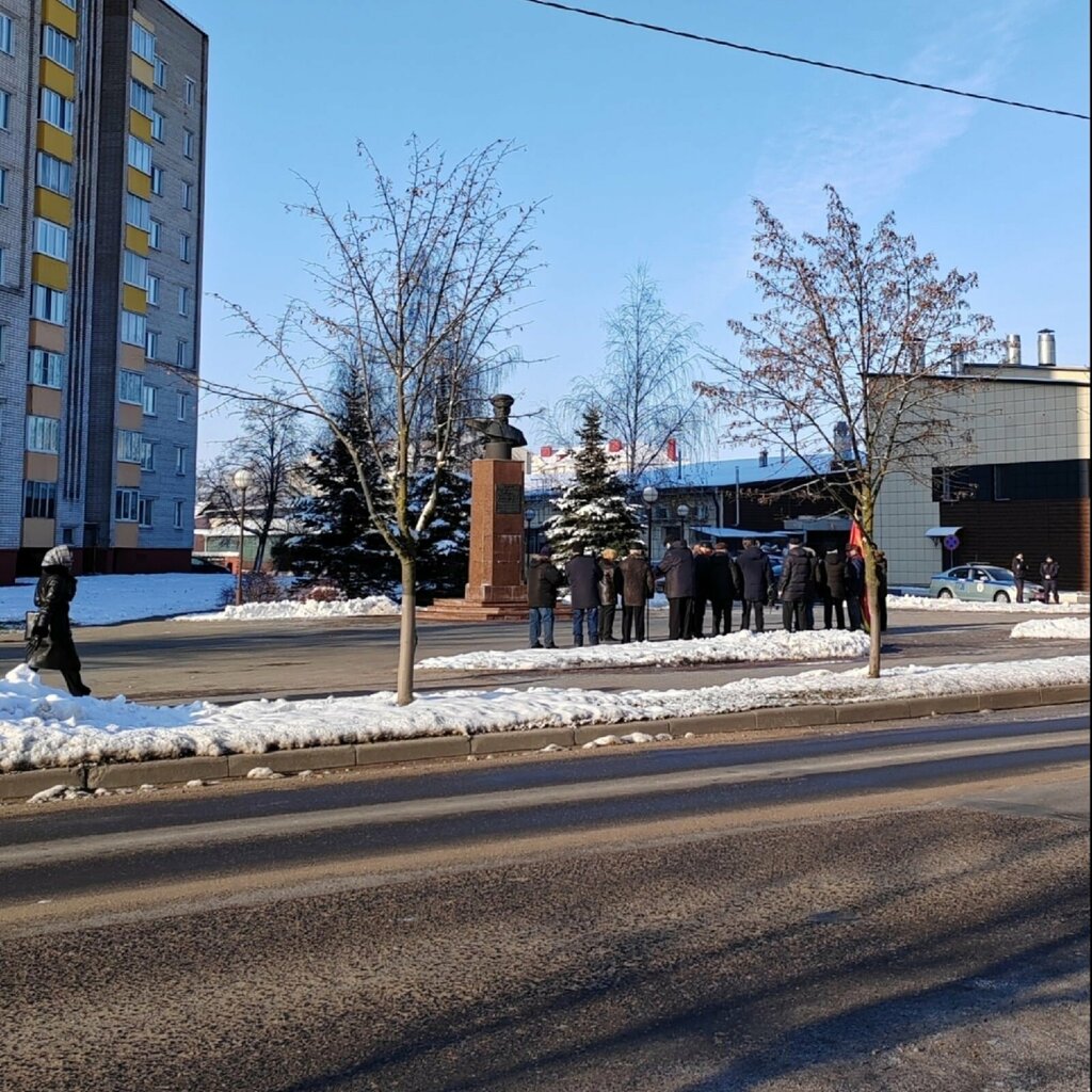 Park, sokak heykeli Памятник г. Жукову, Slutsk, foto