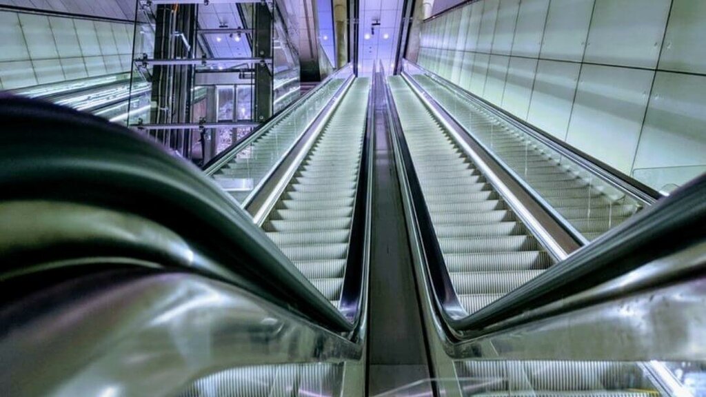 Asansörler, asansör ekipmanları Royal Fuji Star Elevators and Escalators, Dubai, foto