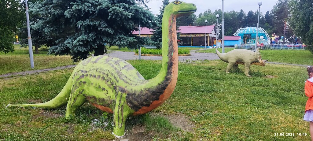 Park, sokak heykeli Брахиозавр, Mejdureçensk, foto