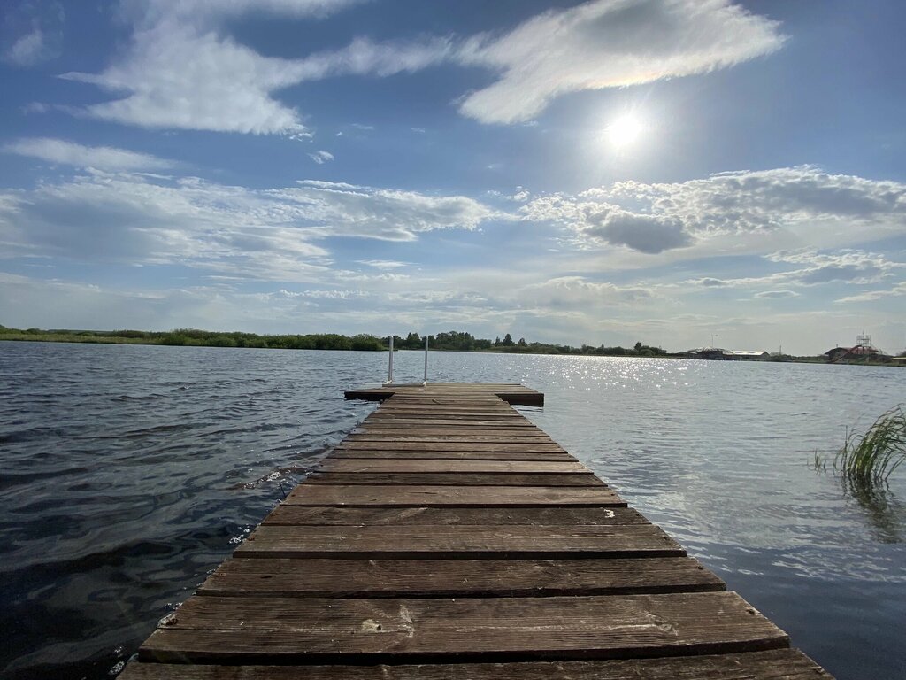 Kamp alanları Кемпинг Озеро Кривое, Sverdlovskaya oblastı, foto