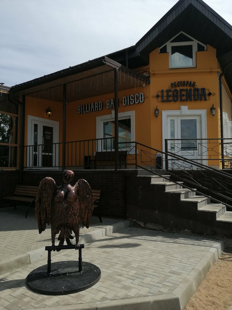 Park, sokak heykeli Птица Сирин, Velikiy Novgorod, foto