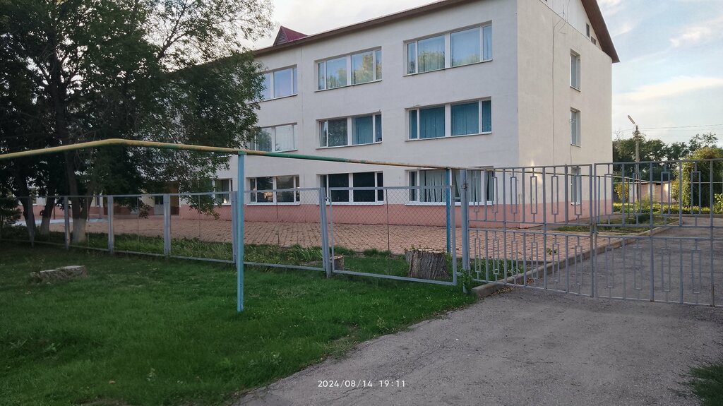 Ortaokul Средняя общеобразовательная школа, Saratovskaya oblastı, foto