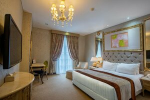 Amaroossa Royal Bogor (West Java, Kota Bogor City, Bogor, Jalan Otto Iskandardinata), otel  Bogor'dan