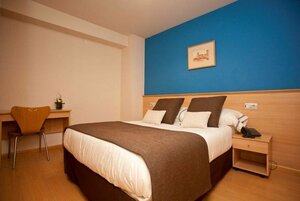 Hotel Metropol by Carris (Calle Miguel de Cervantes No:58, Lugo), otel  Lugo'dan