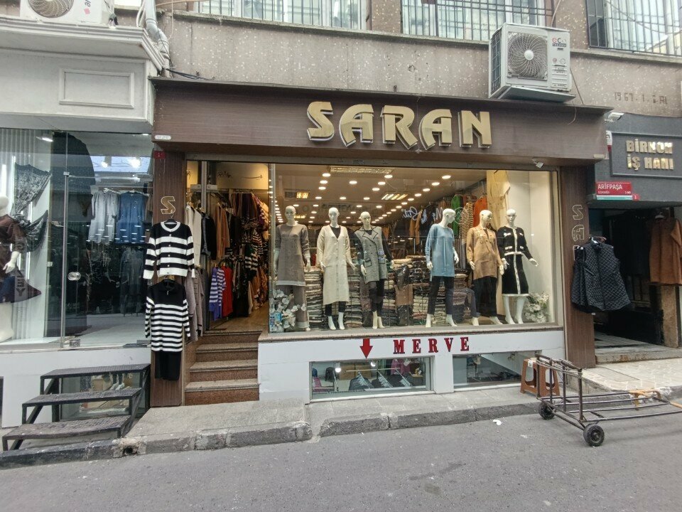Giyim mağazası Saran, İstanbul, foto