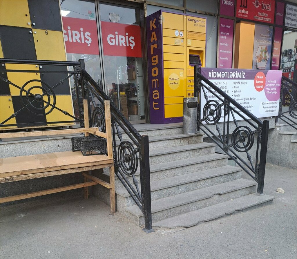Parsel otomatı Kargomat, Bakü, foto