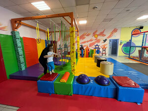 Family club (prospekt Volodarskogo No:30А), spor ve eğlence merkezi  Luga'dan