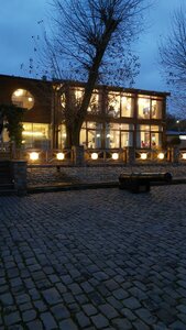 Albatros i K (Pushkinskaya naberezhnaya No:1, Taganrog), restoran  Taganrog'dan