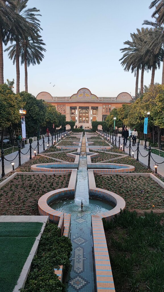 Turistik yerler Narincistan-i Kavam Köşkü, Shiraz, foto