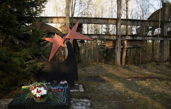 Turistik yerler Место. Падения. Самолета. Ил-2, Saint‑Petersburg ve Leningradskaya oblastı, foto