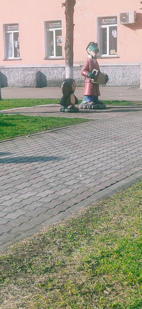 Park, sokak heykeli Гена и Чебурашка, Mejdureçensk, foto