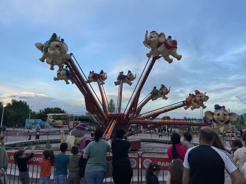 Lunapark Barekamutyan Parkı, Gümrü, foto