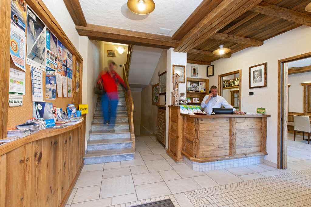 Otel Hotel Crosal, Livinio, foto