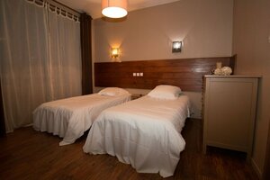 Hotel Pacific (Rue du Duc de Guise No:42, Calais), otel  Calais'den