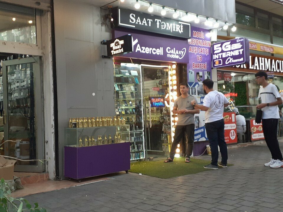Saat tamircileri Saat təmiri, Bakü, foto