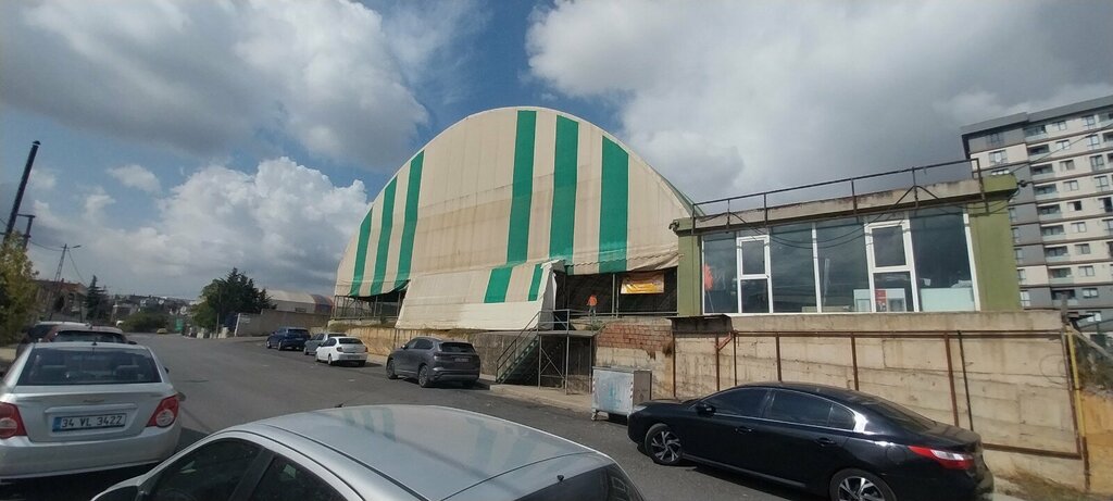 Çok amaçlı spor tesisleri Lokman Ergen Halısaha, İstanbul, foto