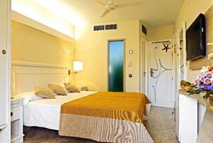 Hotel Bahia del Sol (Islas Baleares, Calvia, Santa Ponsa, Avenida Rei Jaume I), otel  Calvià'dan