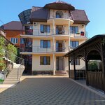 Cinnamon (Doobskaya ulitsa No:31, selo Kabardinka), otel  Krasnodarski krayından