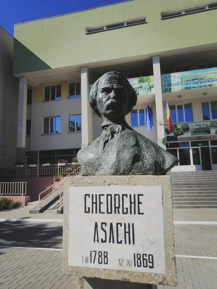 Ortaokul Liceul Teoretic Gheorghe Asachi, Ungen, foto