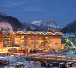 Adler Family and Wellness ApartHotel (Trentino-Alto Adige, Trento, Via dei Colli), daireler  Trentino‑Alto Adige'den