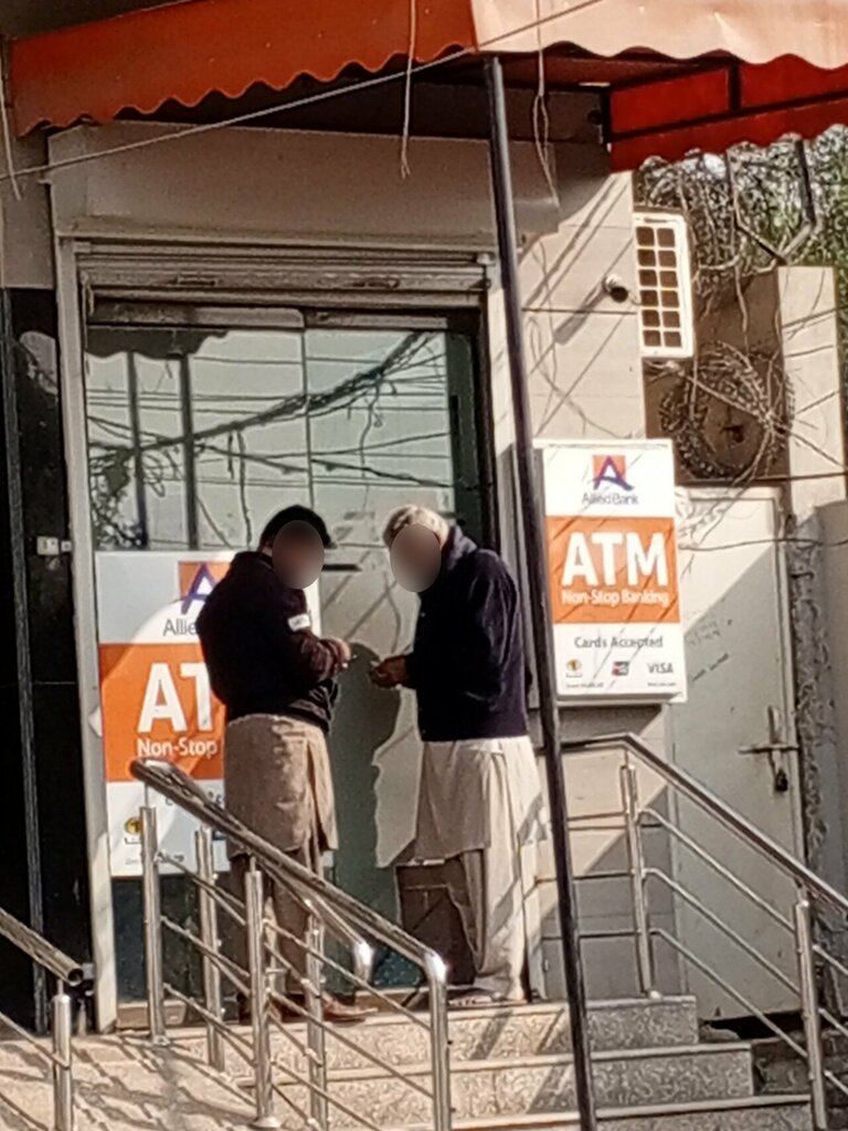 ATM'ler Allied bank ATM, Lahor, foto