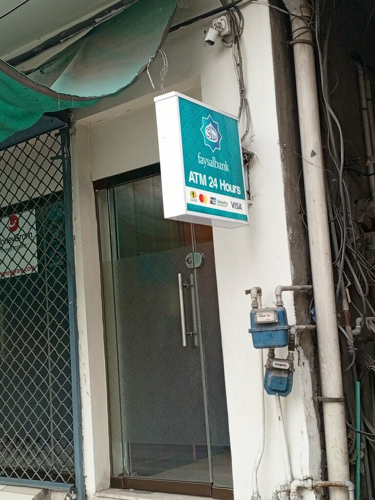 ATM'ler Faysal Barkat Islamic Bank ATM, Lahor, foto