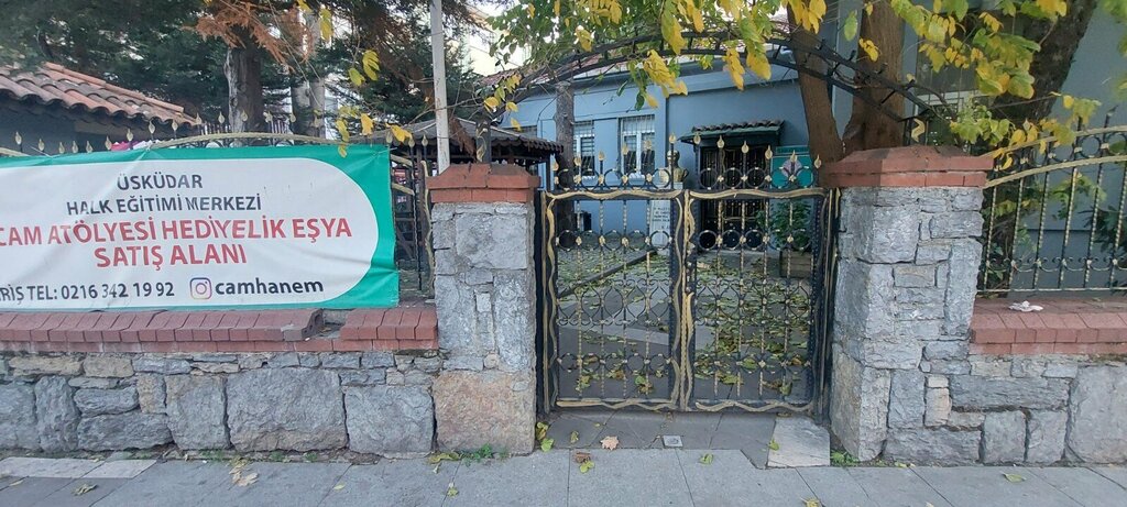 Hediyelik eşya mağazaları Üsküdar Halk Eğitim Merkezi Cam Atölyesi Hediyelik Eşya Satış Alanı, İstanbul, foto