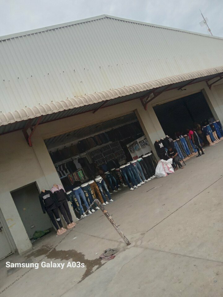 Giyim mağazası Style And Wave Store, Lusaka, foto