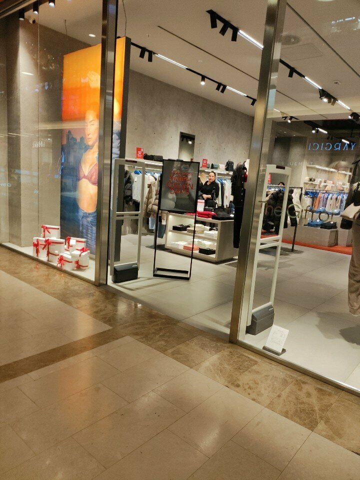 Giyim mağazası Calvin Klein Jeans, Antalya, foto
