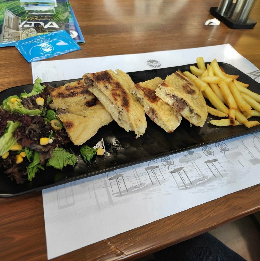 Kahve dükkanları Millet Kıraathanesi, Adapazarı, foto