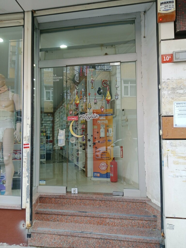 Eczaneler Tezcan Eczanesi, İstanbul, foto