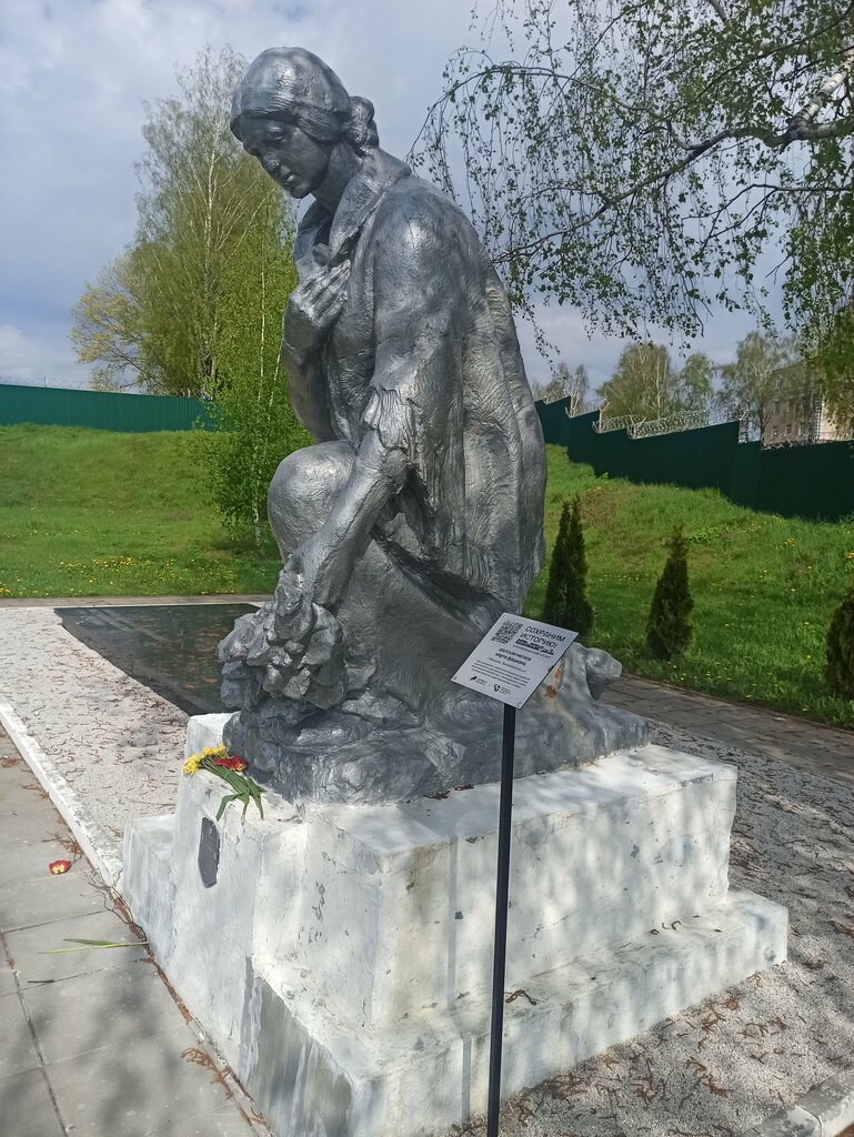 Anıt, heykel Скорбящая мать, Volozhin, foto