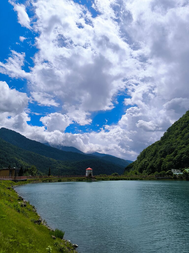 Elektrik santrali Small hydroelectric power plant, Soçi, foto