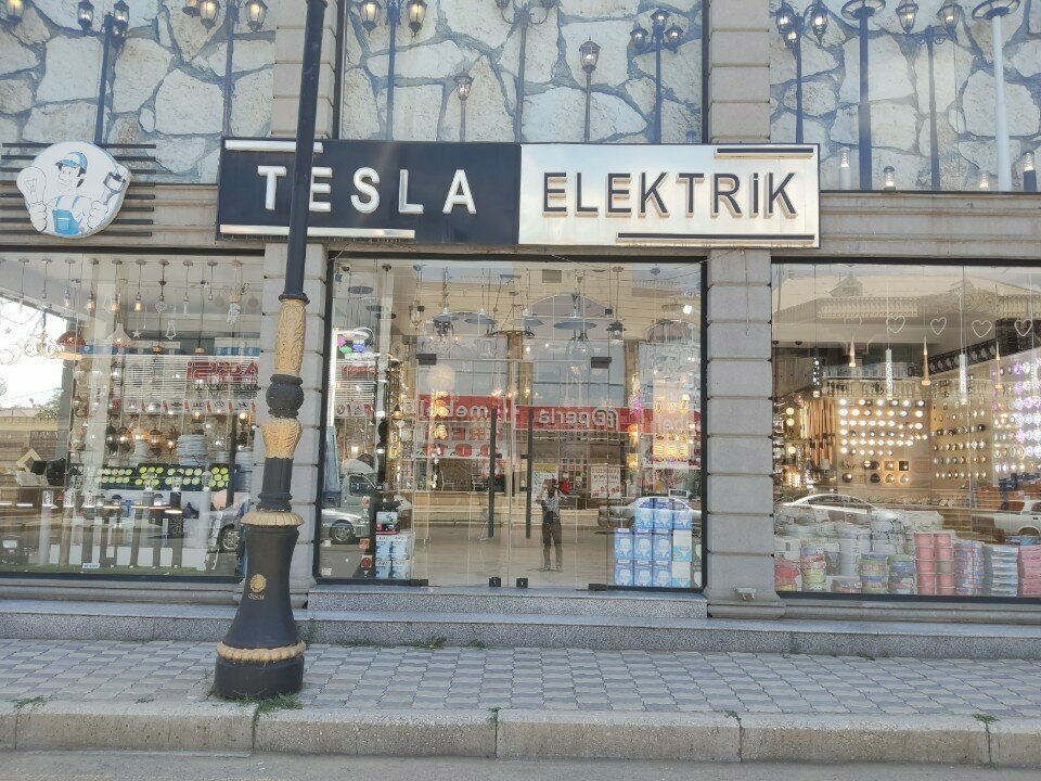 Elektrik ve benzinle çalışan aletler Tesla elektrik, Gence, foto