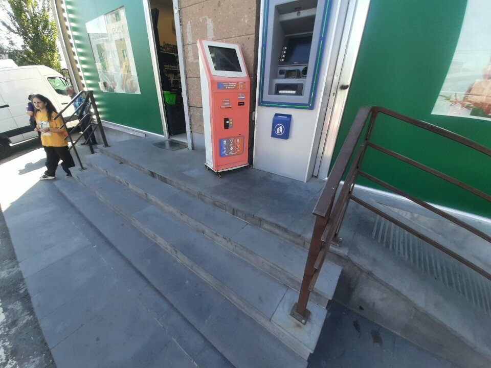 Otomobil yedek parçaları Telcell, Erivan, foto