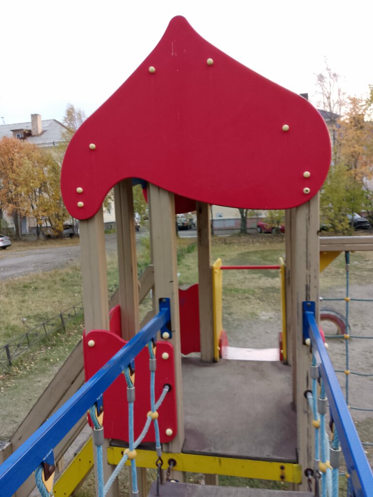 Oyun alanı Playground, Monchegorsk, foto