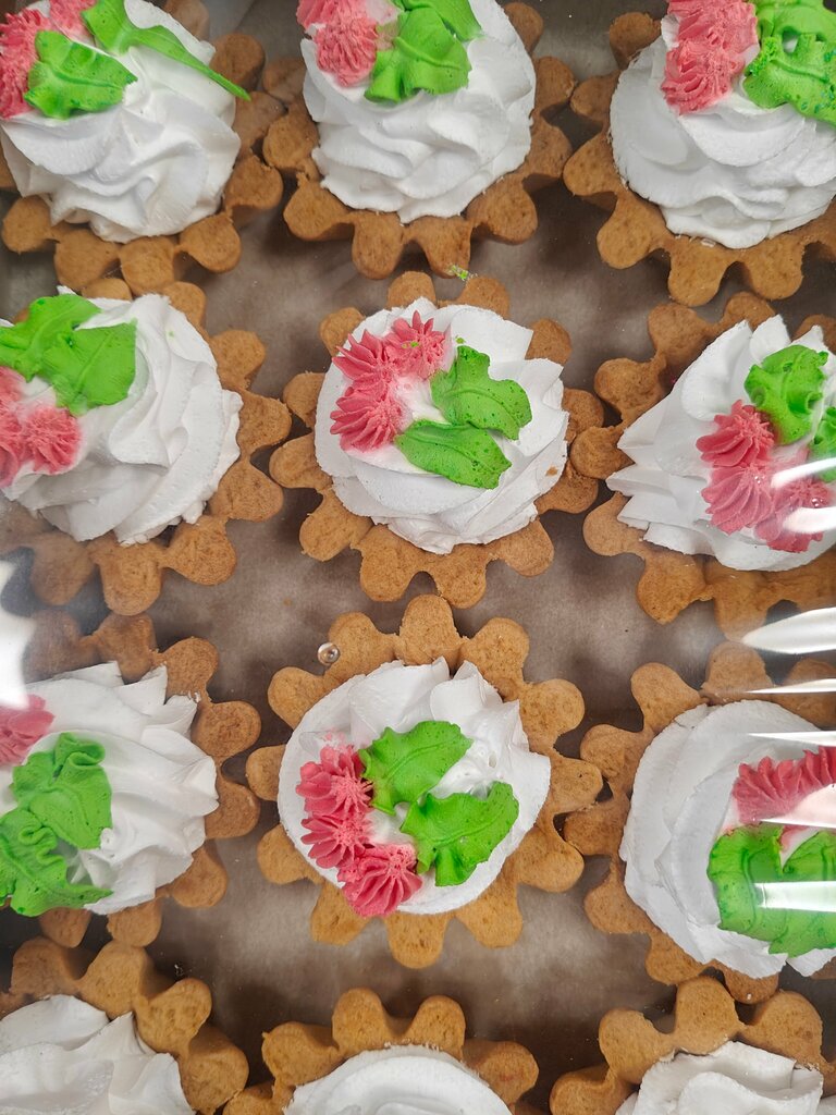 Pasta, şekerleme ve tatlı Корзина сладостей, Ugliç, foto