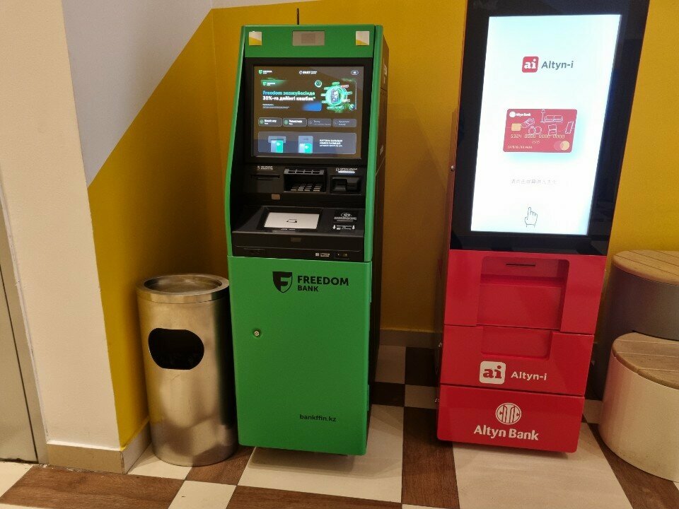 ATM'ler Freedom Bank, Almatı, foto