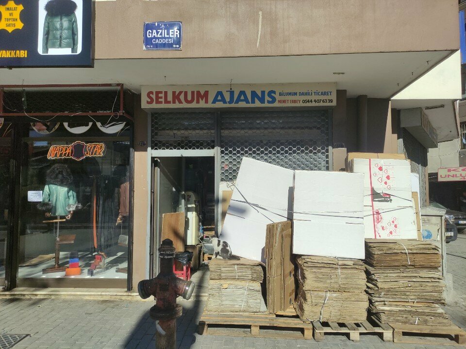 Petrol ürünleri üreticileri Alsancak Petrol, İzmir, foto