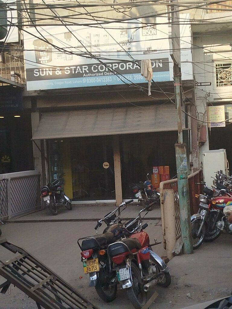 Boya ve cila malzemeleri üretim ve satış yerleri Sun star paint shoppe, Lahor, foto