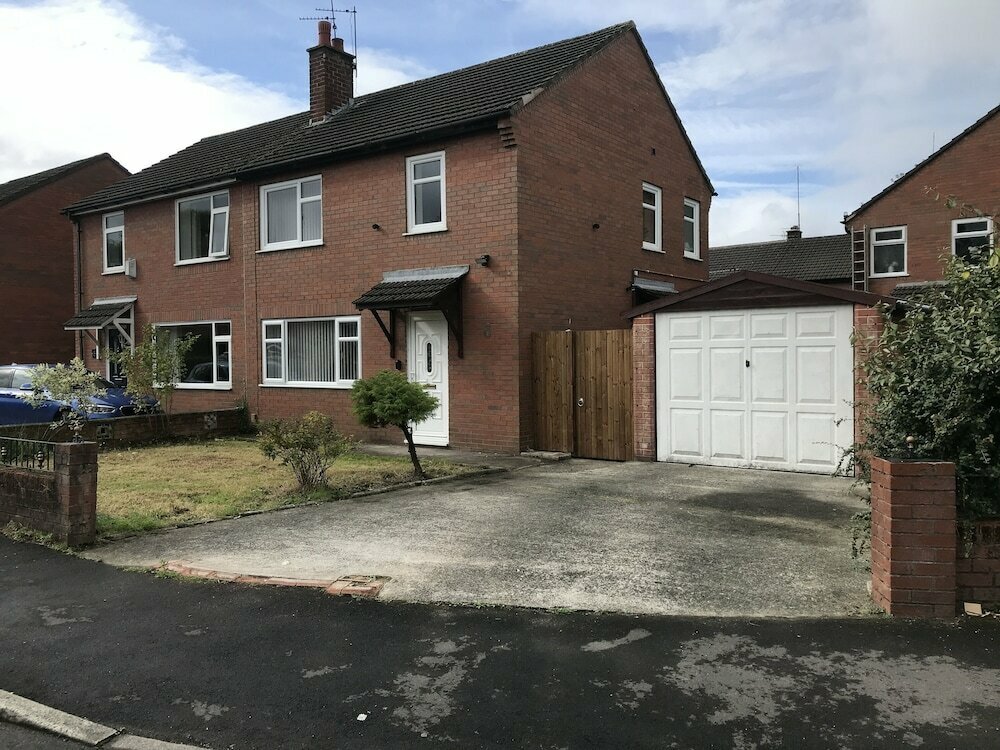 Otel Modern 3-bed House With Parking Bamber Bridge, İngiltere, foto