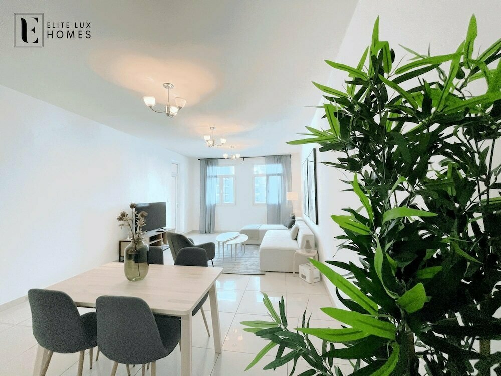 Kısa süreli konaklama Elite Lux Holiday Homes - Beautiful Escape 2br Direct Metro Access in Al Furjan Dubai, Dubai, foto