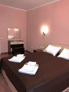 Hotel Kavkaz (Primorskaya ulitsa No:26, selo Olginka), otel  Krasnodarski krayından