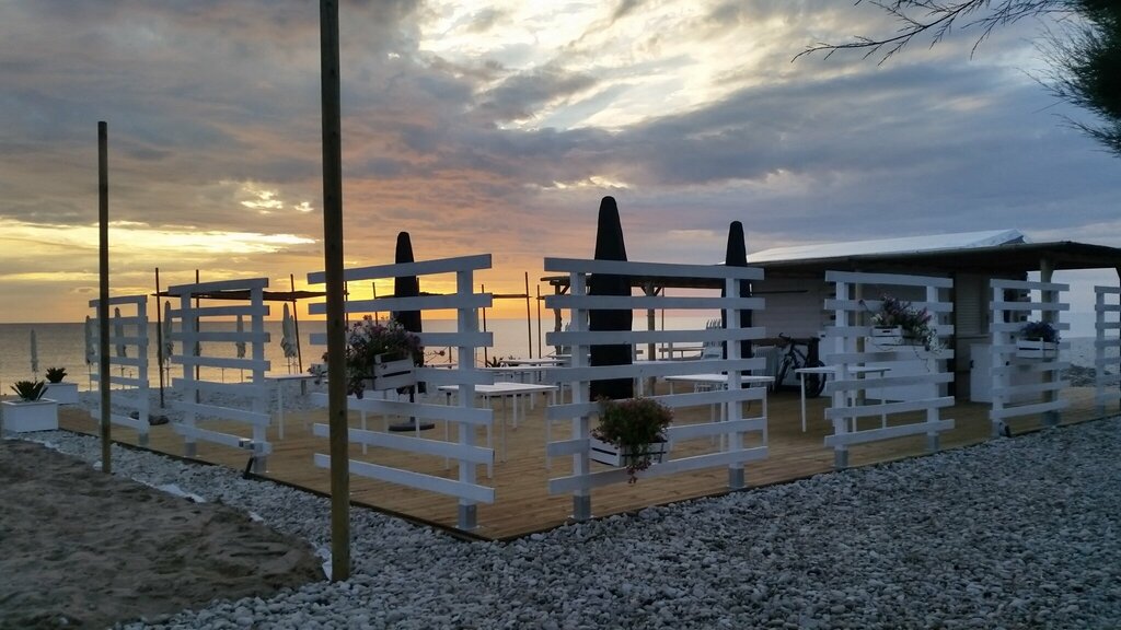 Tren istasyonu Fossacesia, Abruzzo, foto