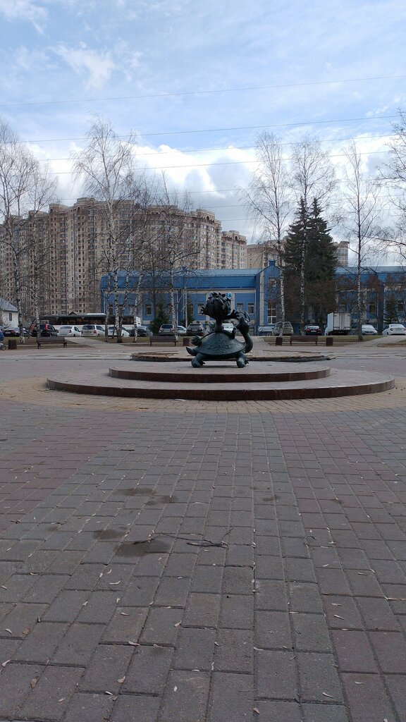 Park, sokak heykeli Львёнок и черепаха, Ramenskoye, foto